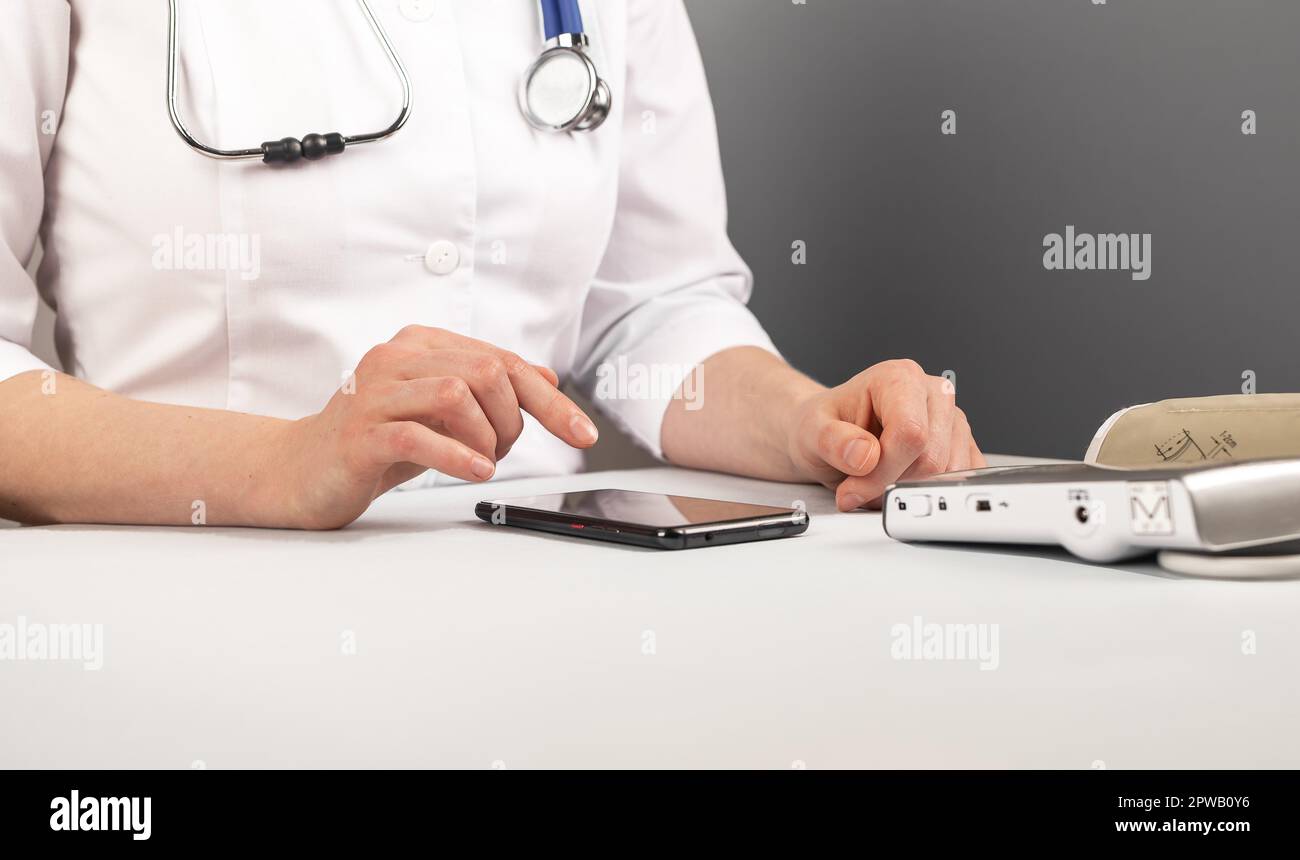 Doctor appointment reminder phone hi-res stock photography and images ...