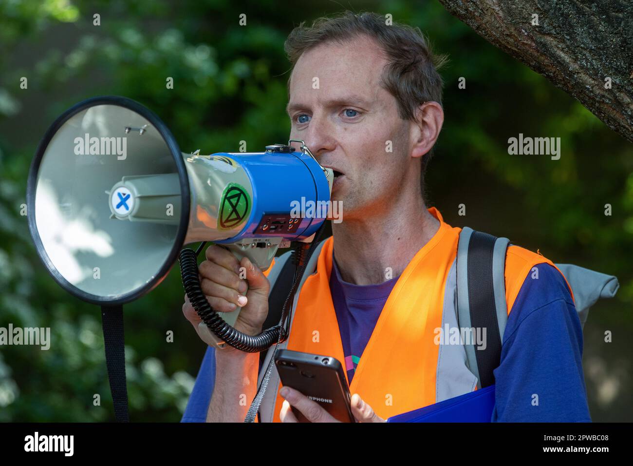 London, UK. 29th April, 2023. Paul Sheeky addresses fellow Just Stop ...