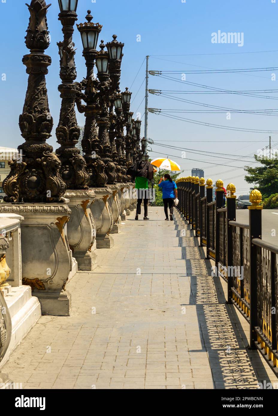 Walking over the Jones Bridge to cross the Pasig River, Manila, The ...