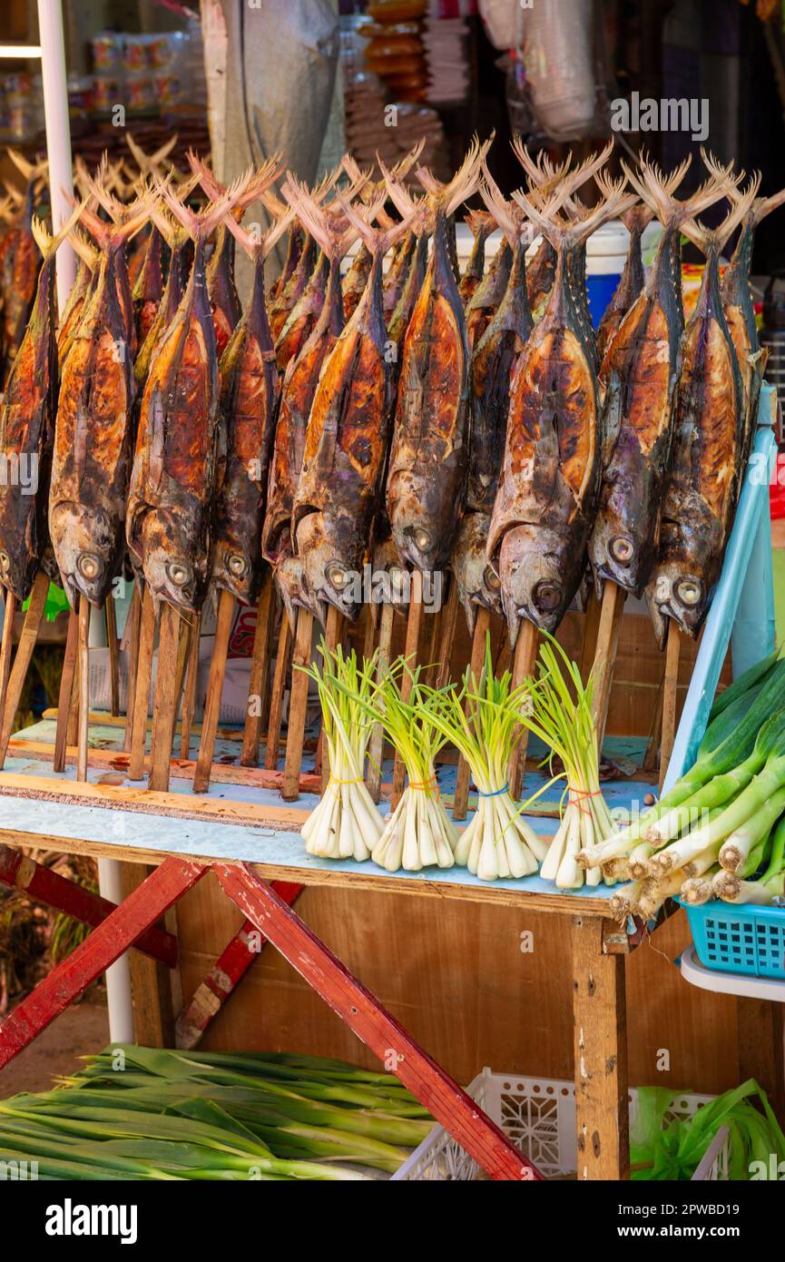 The street market at the Triskelion Islamic Community, Manila, The ...