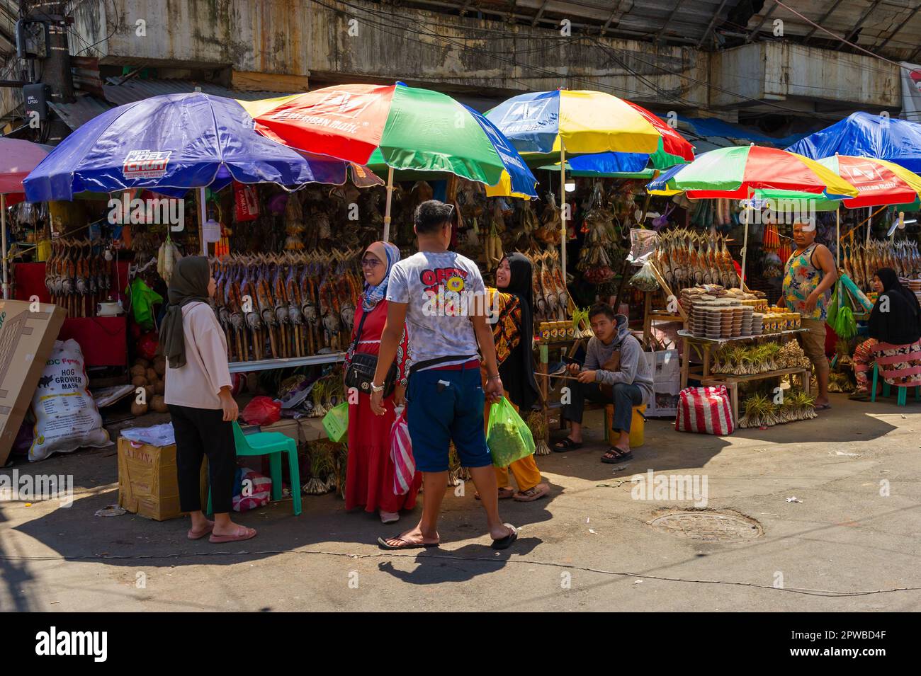 The street market at the Triskelion Islamic Community, Manila, The ...