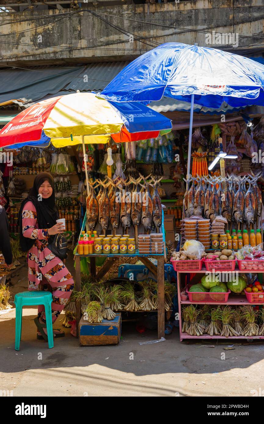The street market at the Triskelion Islamic Community, Manila, The ...