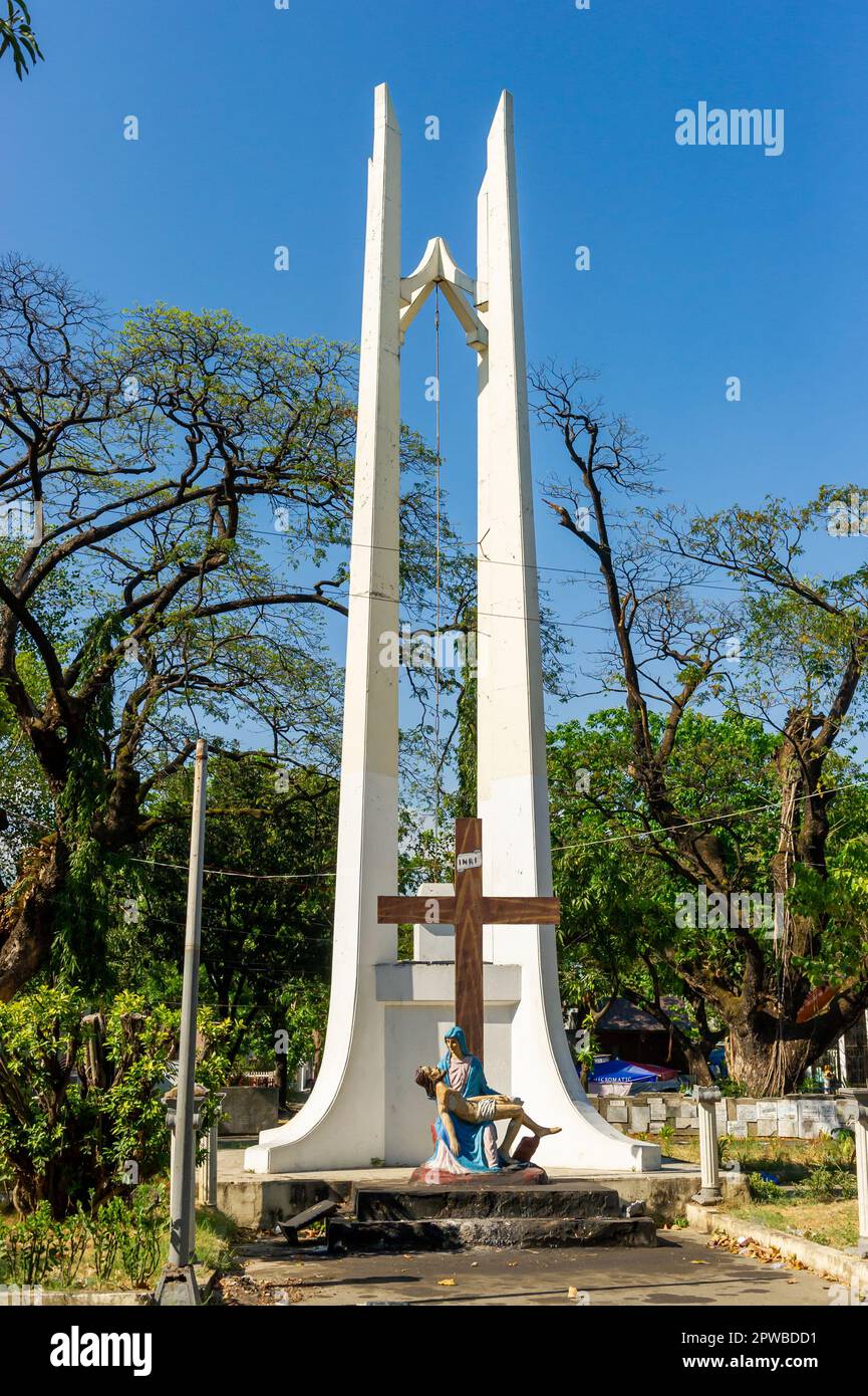 A memorial at the Manila North Cemetery, Manila, The Philippines Stock ...