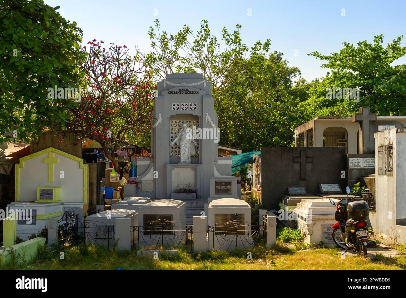 Filipino Mausoleum at the Manila North Cemetery, Manila, The ...