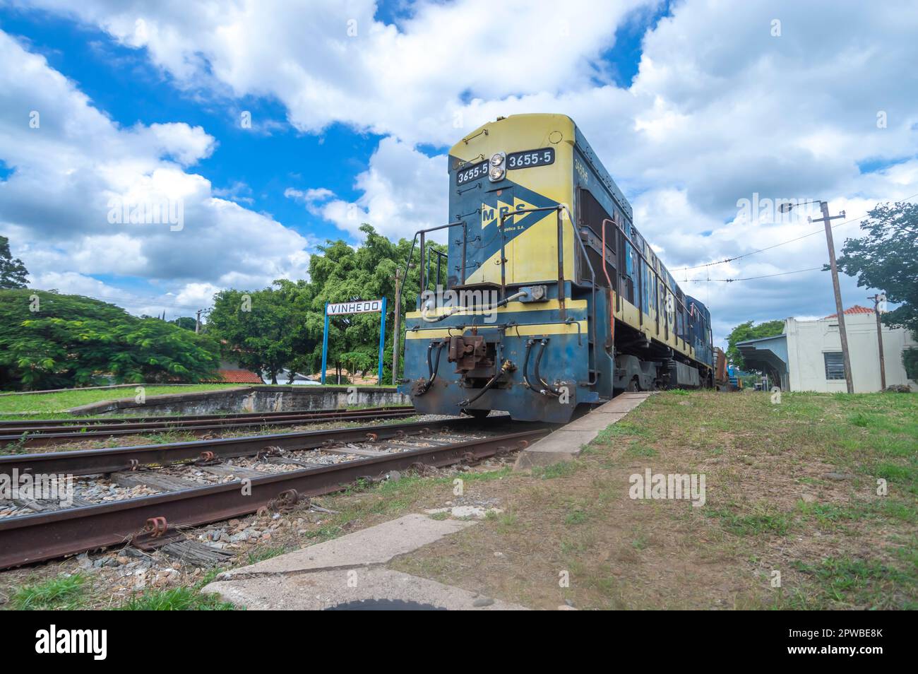 Vinhedo-sp,brasil-27,2023 Old vinhedo train station with MRS train m.r.s passing on the tracks ...