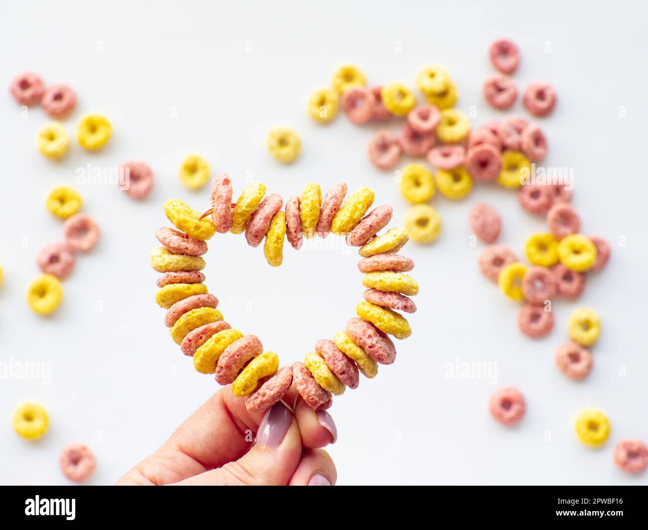 Edible DIY cupcake topper in hearts for Valentine's Day. DIY for kids ...
