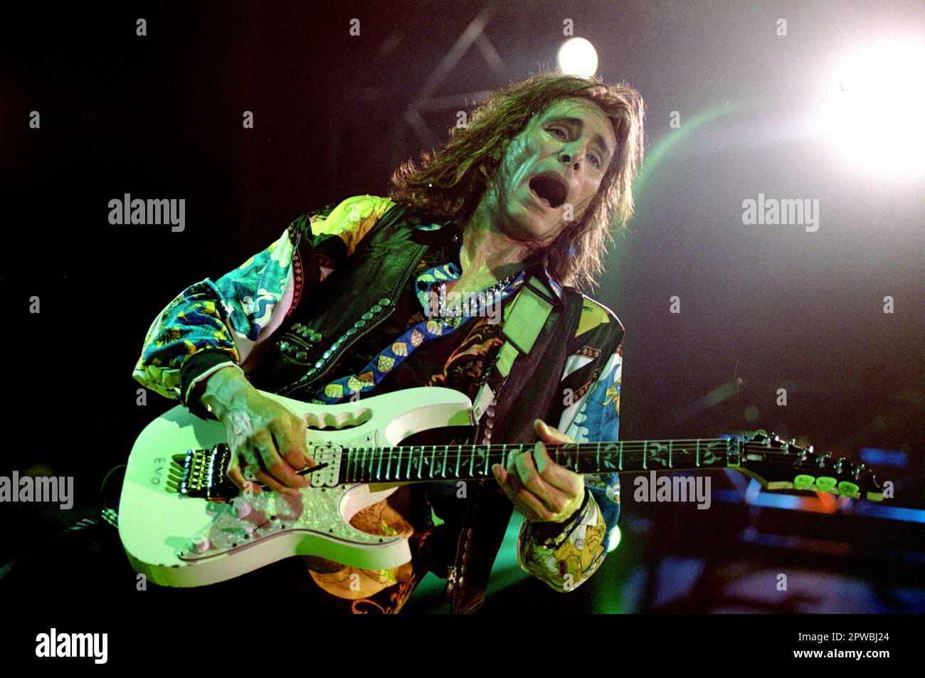 Steve vai photographs 1997 hi-res stock photography and images - Alamy
