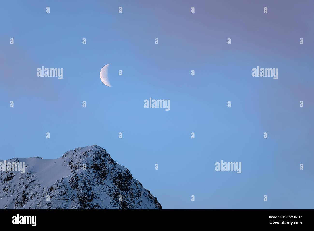 Scottish mountains with snow on top hi-res stock photography and images ...