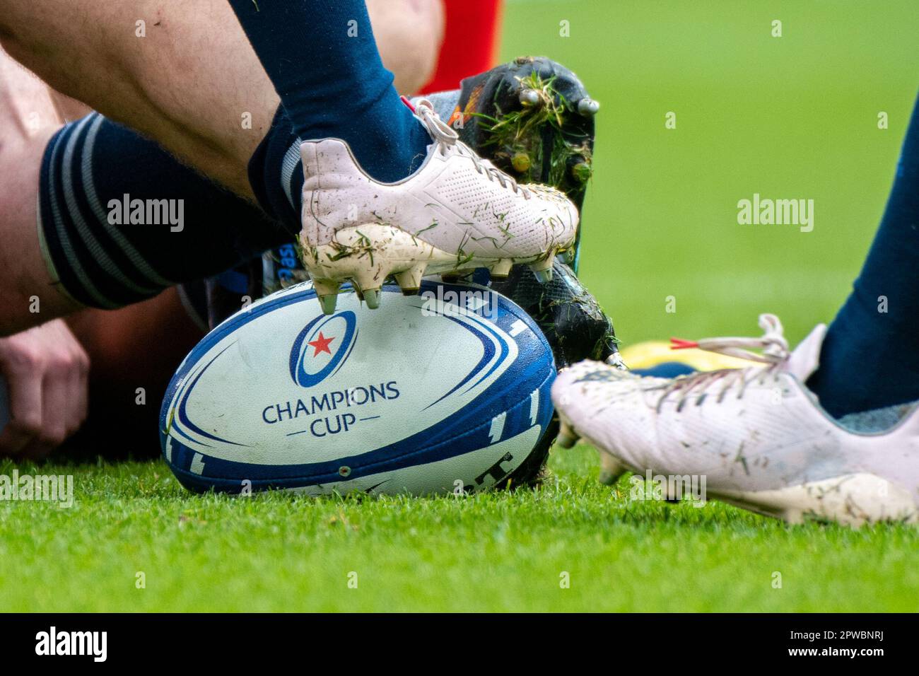 Official heineken cup match ball hi-res stock photography and images ...
