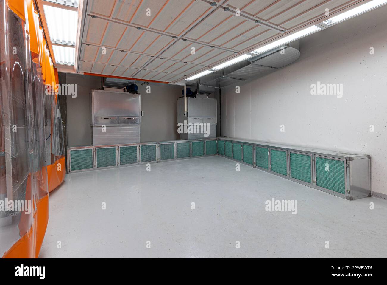Auto spray booth hi-res stock photography and images - Alamy