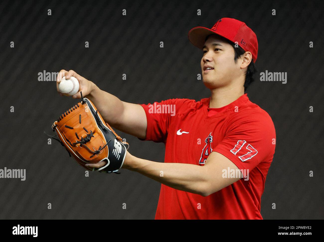 Los Angeles Angels' Shohei Ohtani (17) warms-up before their baseball ...