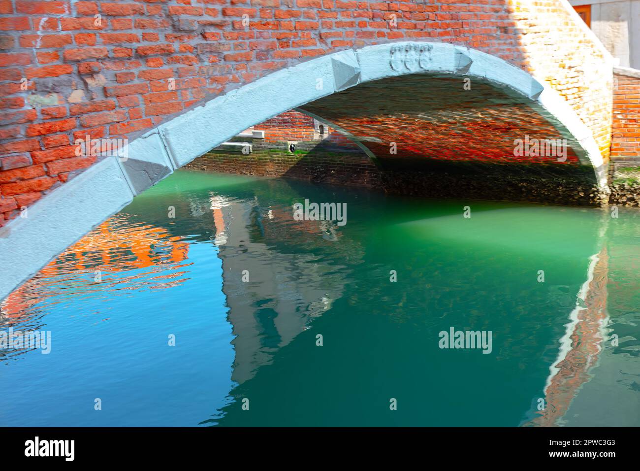 Arch brick bridge over the water canal Stock Photo - Alamy