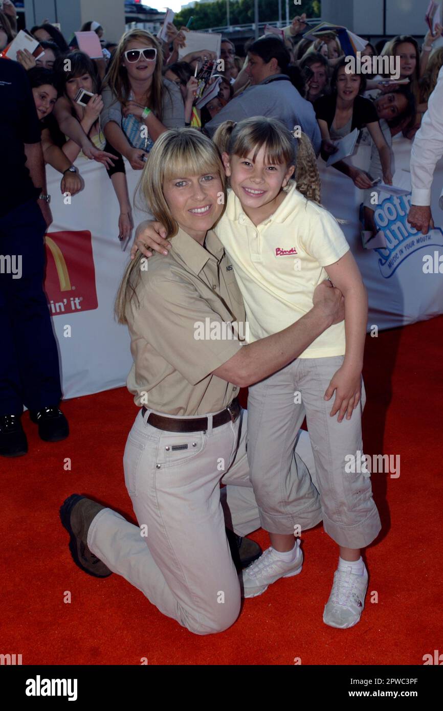 Bindi Irwin and Terri Irwin at the Nickelodeon Australian Kids' Choice ...