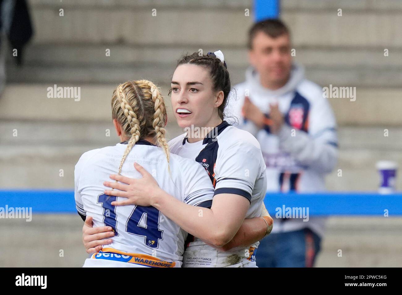 Leah Burke #5 of England celebrates a try during the Mid Season ...