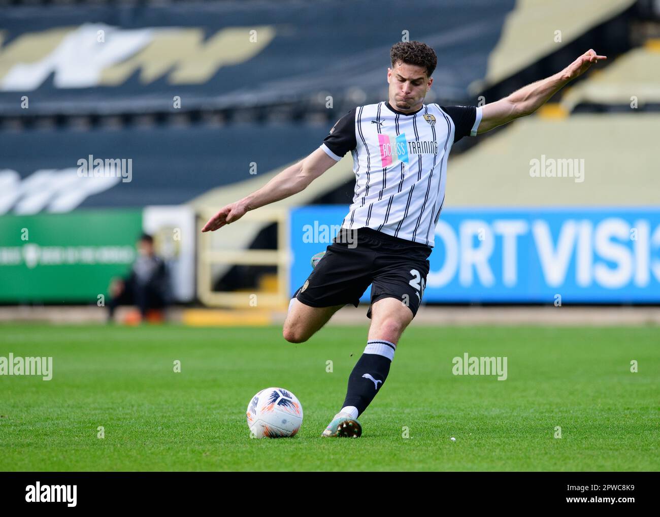Ruben rodrigues notts county fc takes free kick hi-res stock ...