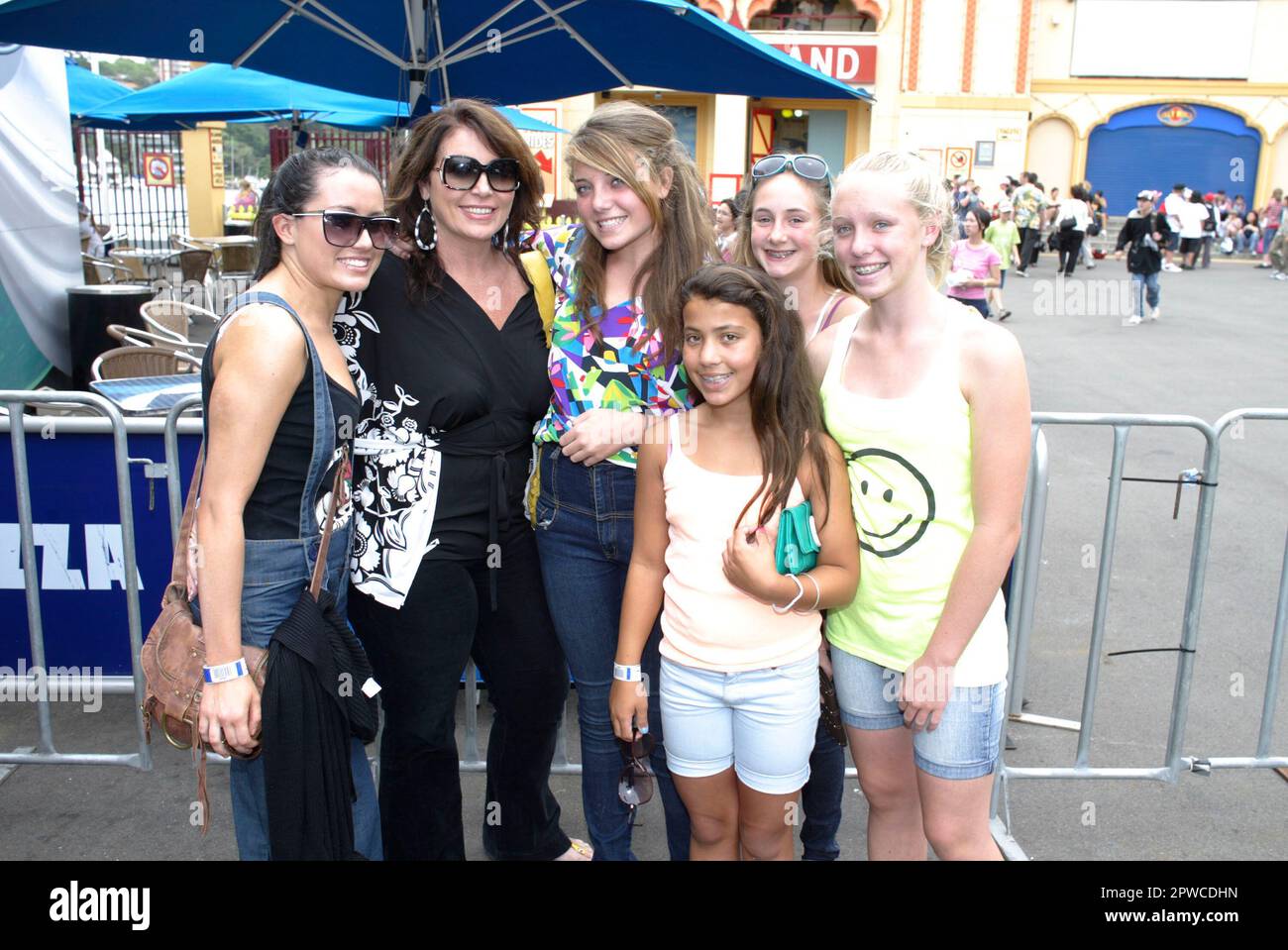 Tracey Moores, contestant from Australia's Biggest Loser, with her kids ...