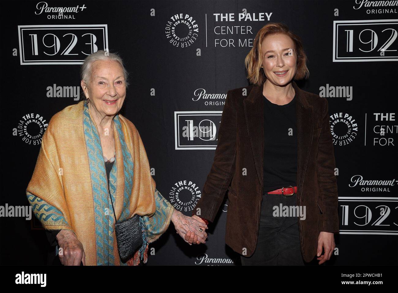 Jennifer ehle and rosemary harris hi-res stock photography and images ...