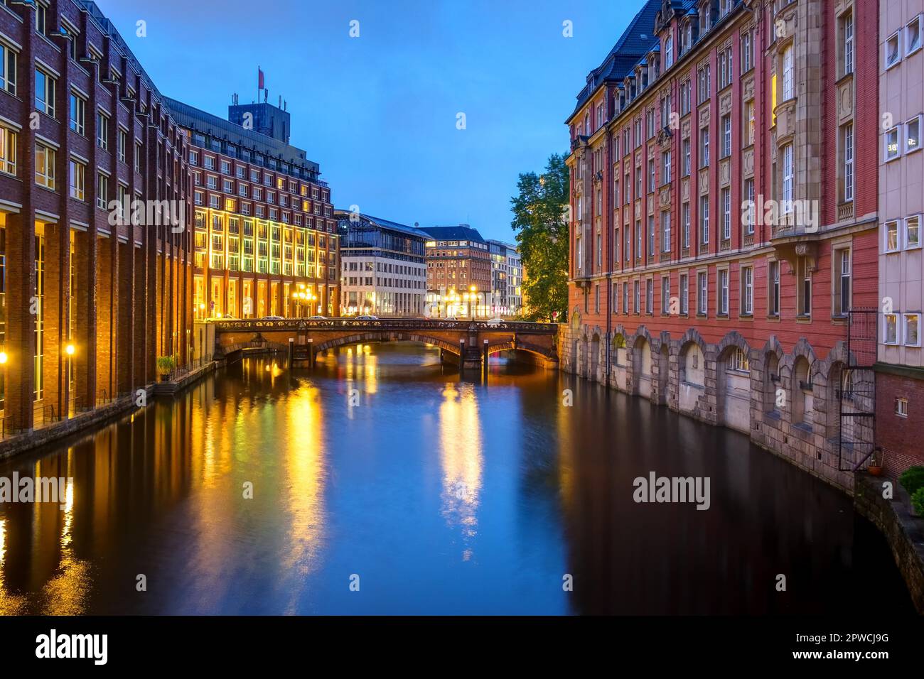 The Alsterfleet in Hamburg at dusk Stock Photo - Alamy