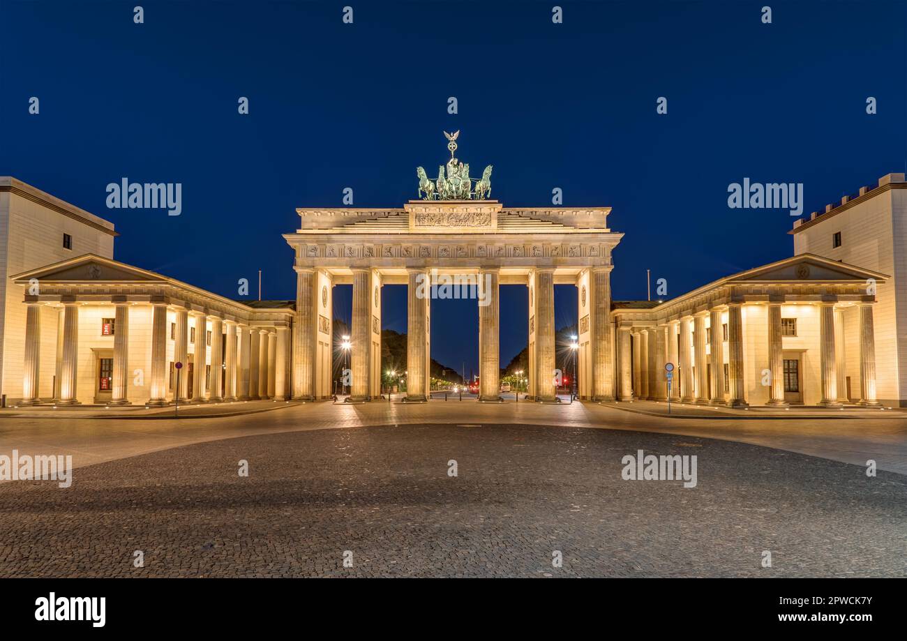 Berlin's famous landmark, the Brandenburg Gate, by night Stock Photo ...