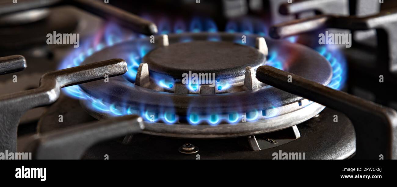 kitchen gas cooker with burning fire Stock Photo - Alamy