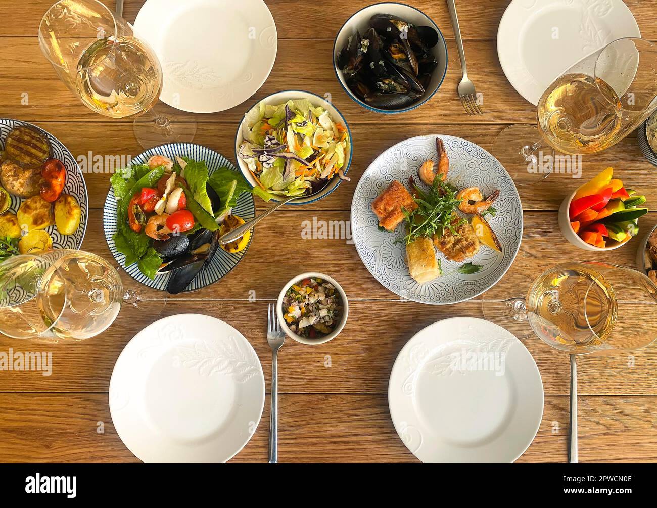 Overhead shot table hi-res stock photography and images - Alamy