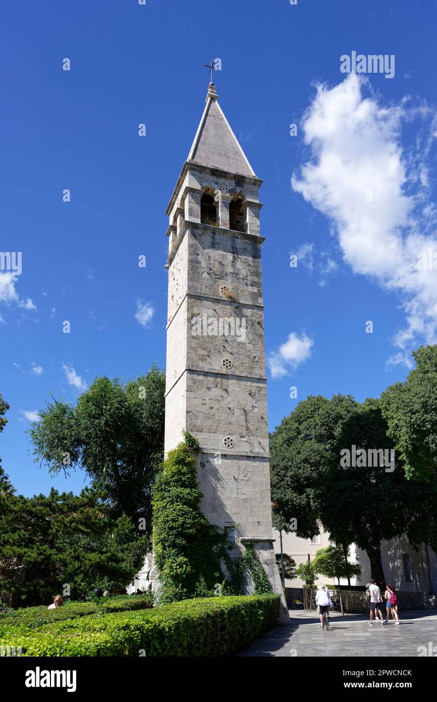 Split building hi-res stock photography and images - Alamy