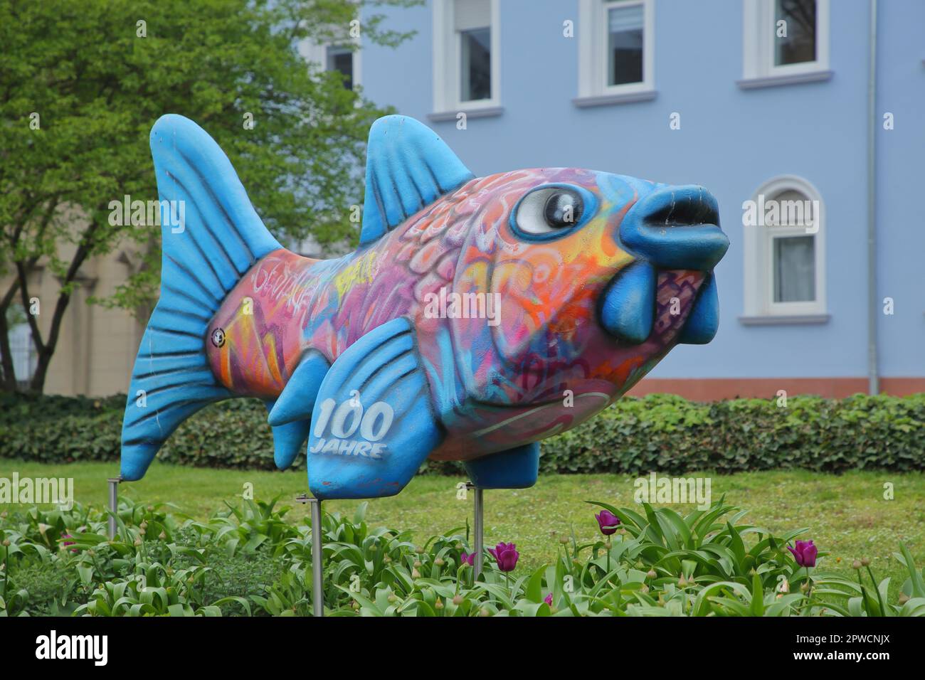 Sculpture Jubilee Fish by Daniel Ferino 2001, heraldic animal, fish ...