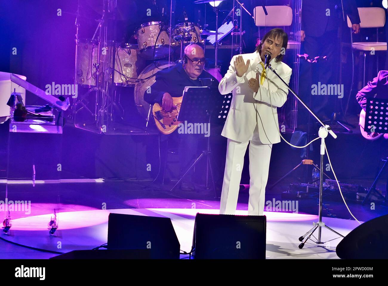 Show by singer Roberto Carlos inside the ship MSC Fantasia, in Búzios ...