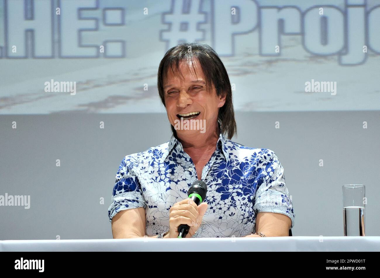 Show by singer Roberto Carlos inside the ship MSC Fantasia, in Búzios ...
