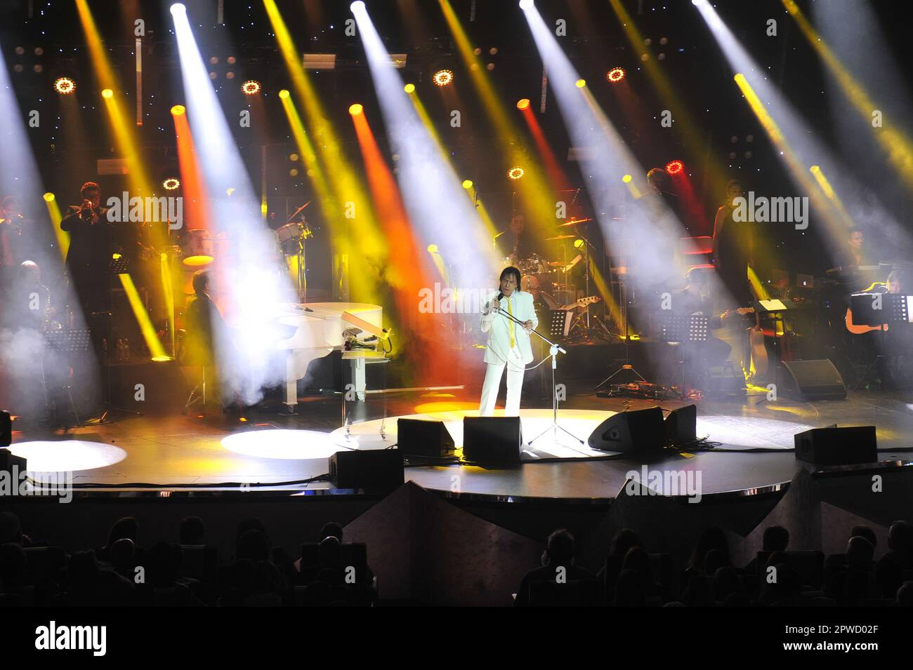 Show by singer Roberto Carlos inside the ship MSC Fantasia, in Búzios ...