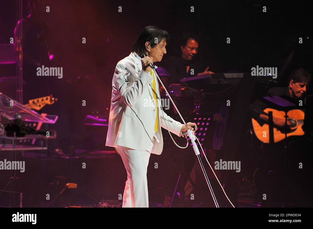 Show by singer Roberto Carlos inside the ship MSC Fantasia, in Búzios ...