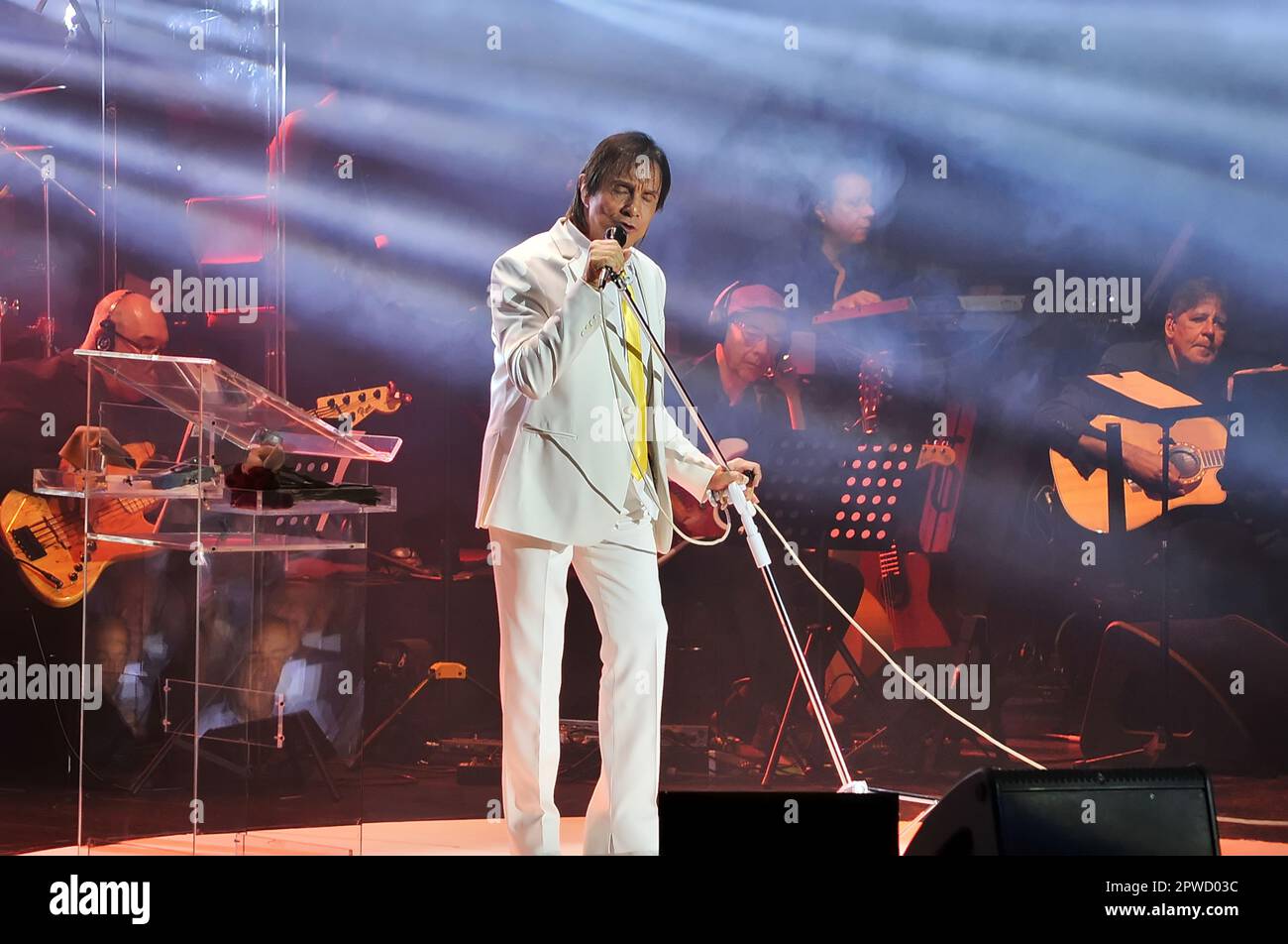 Show by singer Roberto Carlos inside the ship MSC Fantasia, in Búzios ...