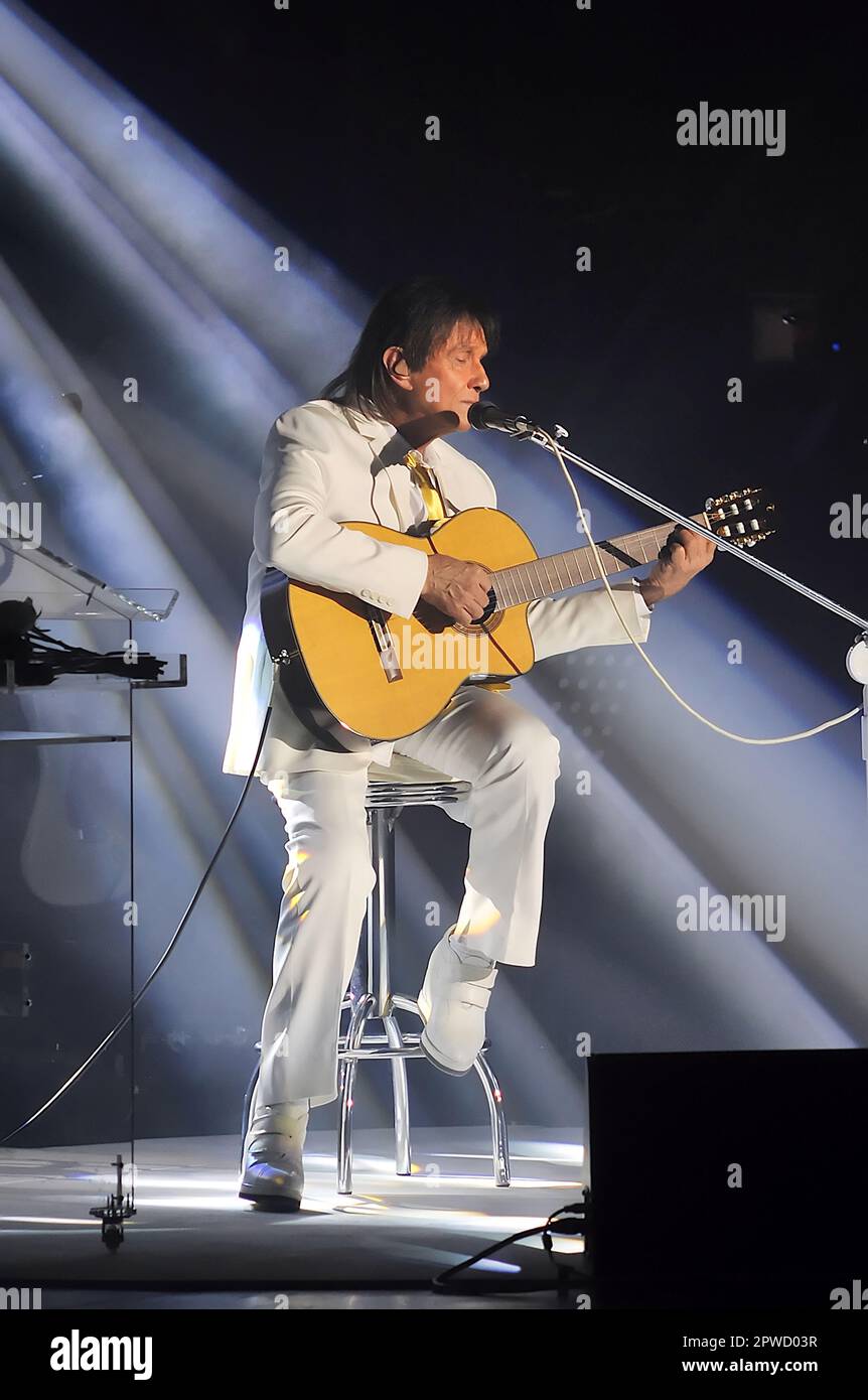 Show by singer Roberto Carlos inside the ship MSC Fantasia, in Búzios ...