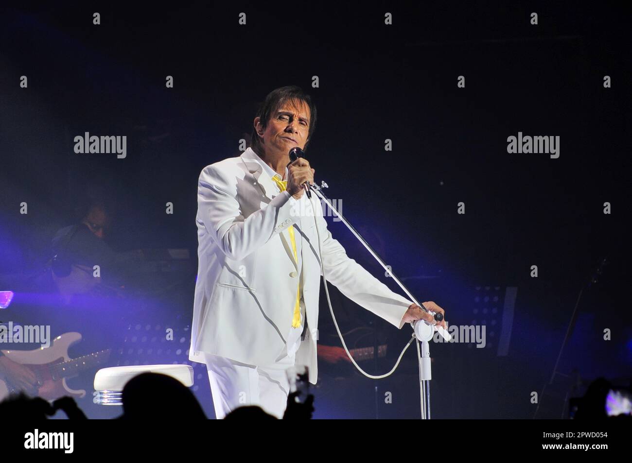 Show by singer Roberto Carlos inside the ship MSC Fantasia, in Búzios ...