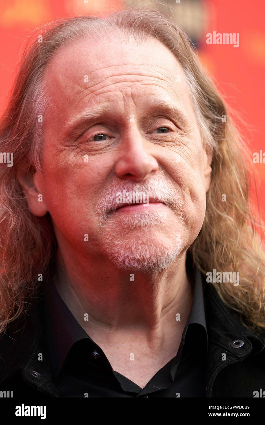 Warren Haynes arrives at Willie Nelson 90, celebrating the singer's ...