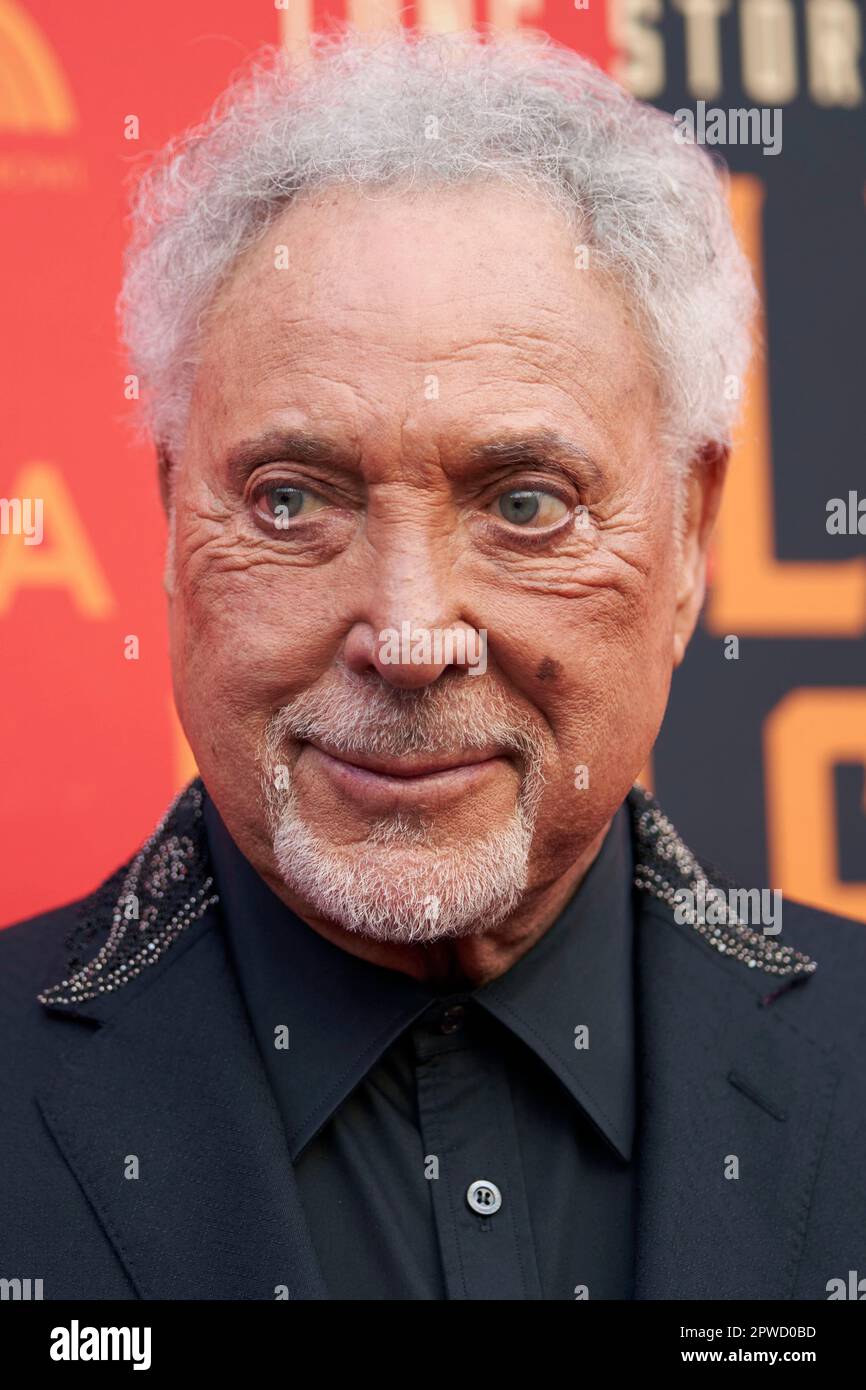 Tom Jones arrives at Willie Nelson 90, celebrating the singer's 90th ...