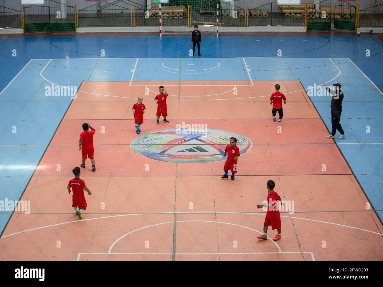 Gaza, Palestine. 29th Apr, 2023. Short-statured Palestinians seen in ...