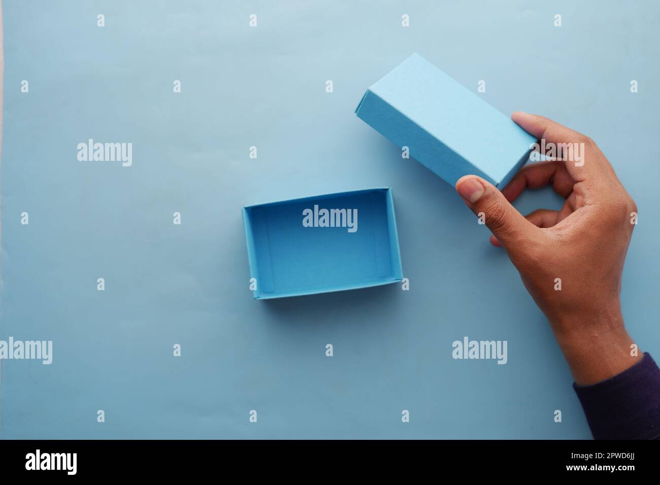 top view of person open a empty blue color small gift box Stock Photo ...