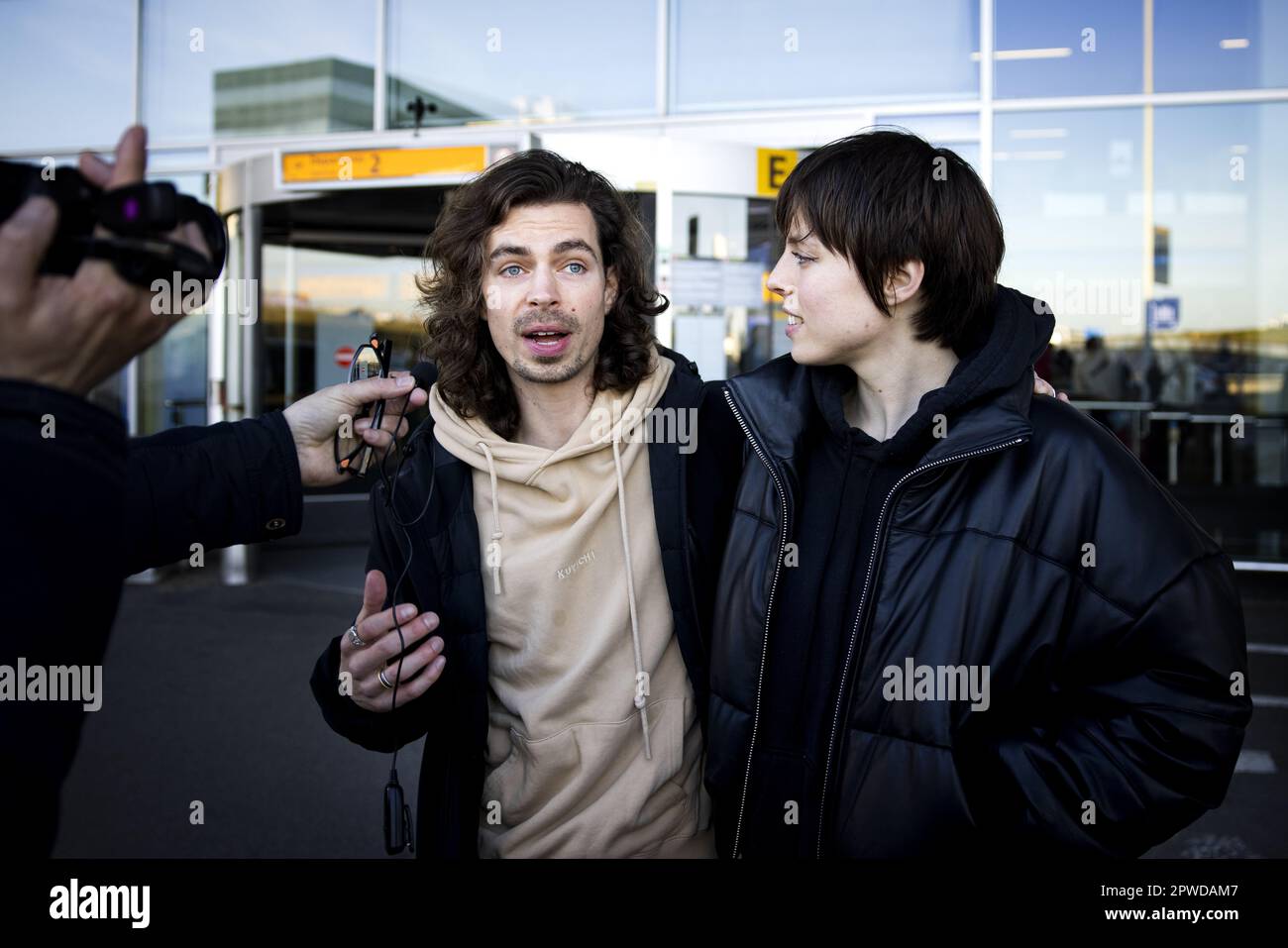 SCHIPHOL - The Dutch delegation for the Eurovision Song Contest Mia ...
