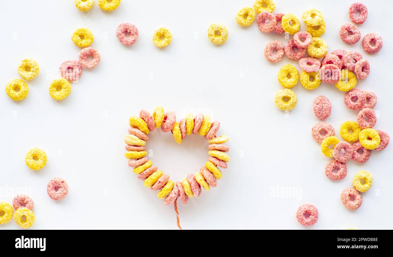Edible DIY cupcake topper in hearts for Valentine's Day. DIY for kids ...