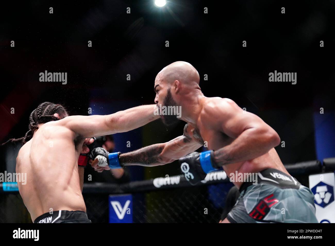 LAS VEGAS, NV - April 29: Josh Quinlan and Trey Waters fight in a ...