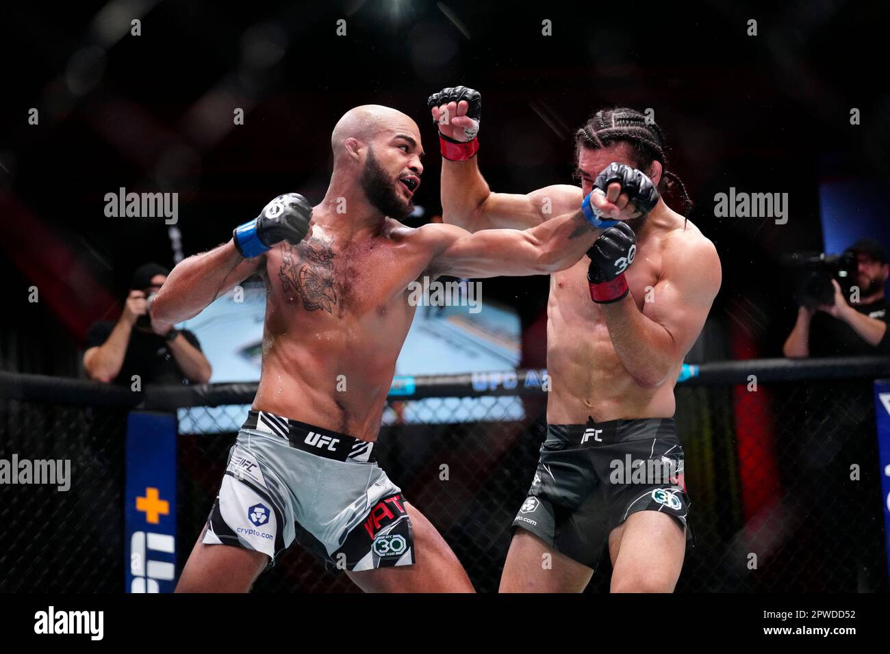 LAS VEGAS, NV - April 29: Josh Quinlan and Trey Waters fight in a ...