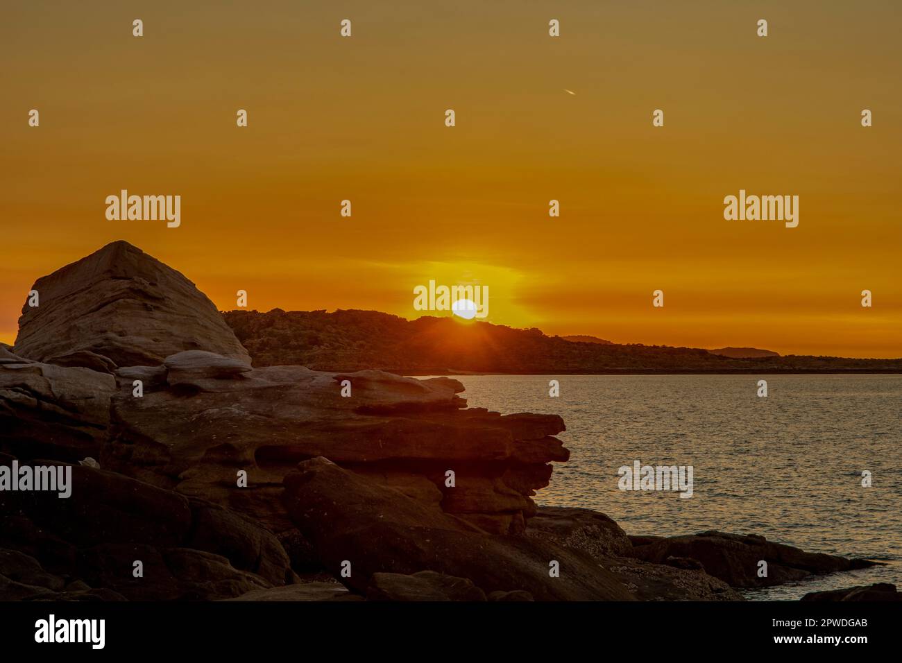 Beach cliffs kimberley sunset hi-res stock photography and images - Alamy