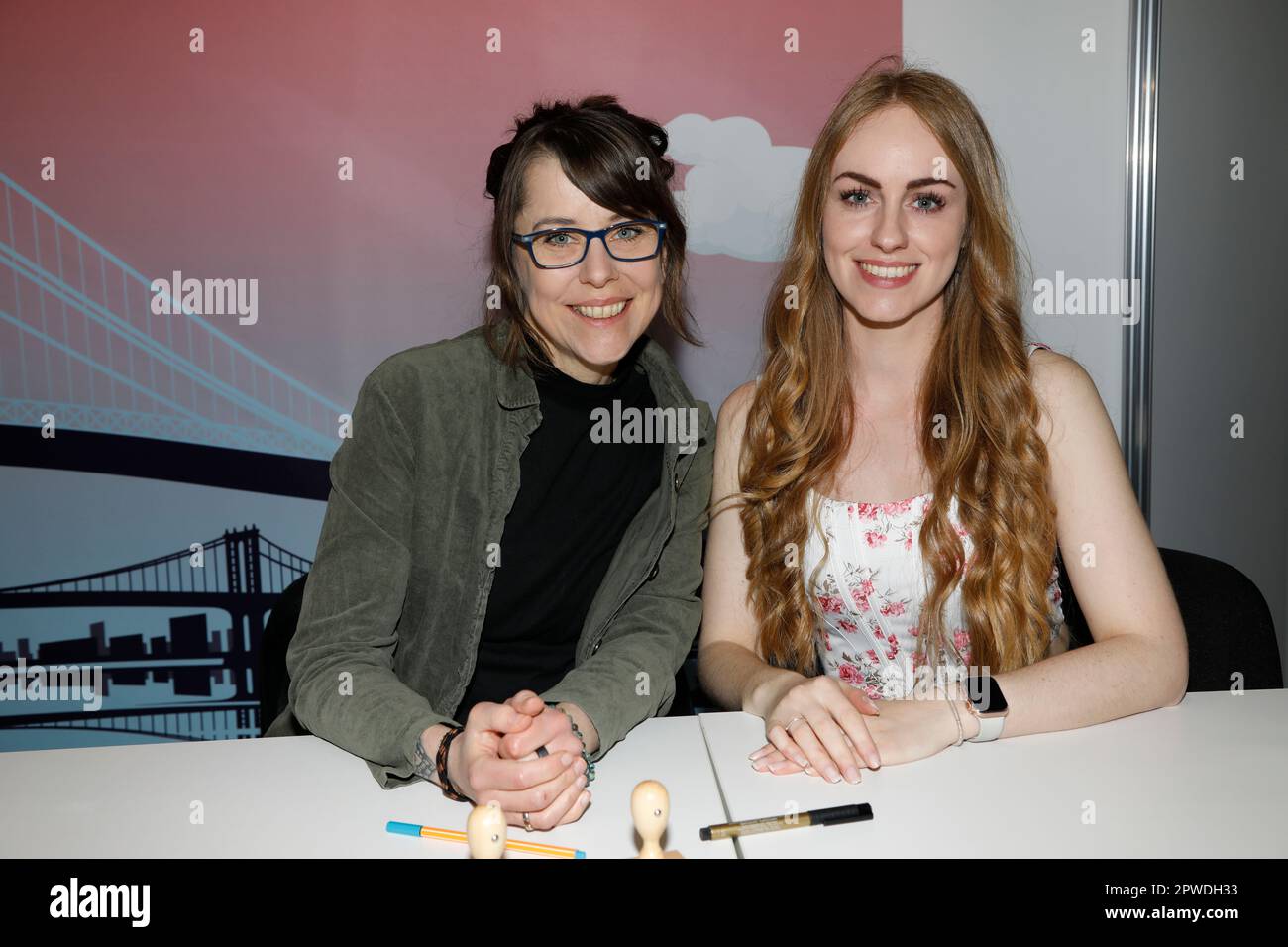 Nicole Böhm und Anabelle Stehl bei der Signierstunde ihres Buches "Let ...