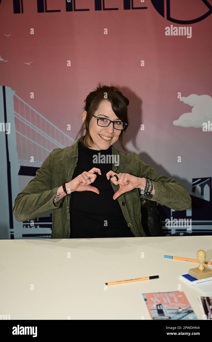 Nicole Böhm bei der Signierstunde ihres Buches "Let's be wild" am ...