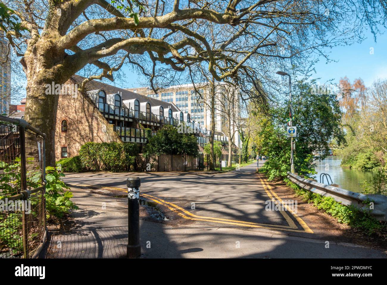 The countryside meets the city as a scenic Thames riverside path meets ...