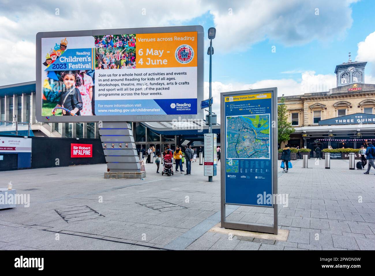 Full directions hi-res stock photography and images - Alamy