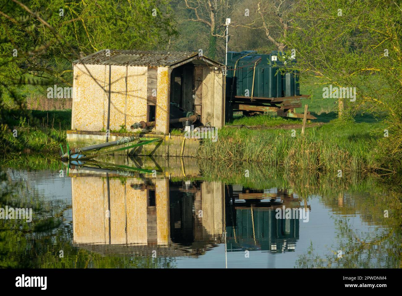 Agrecutural water abstraction from the River Yare Stock Photo - Alamy