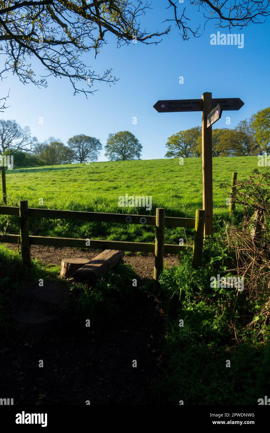 Footpath style hi-res stock photography and images - Alamy