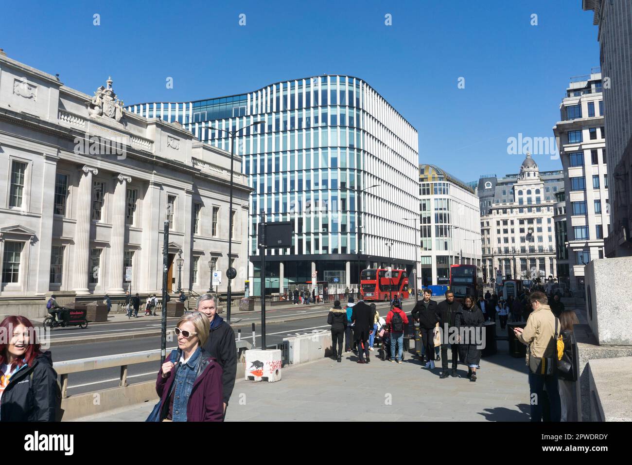 Borough high street london hi-res stock photography and images - Alamy